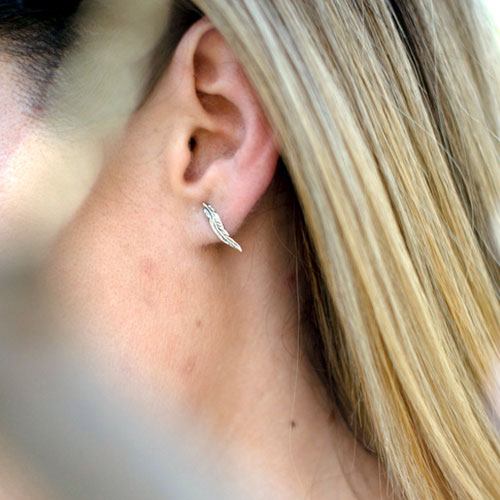 Dainty Feather Earrings – Basic Essential